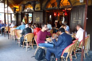 Café Hugo – brunch servi à table - Brunch à Paris